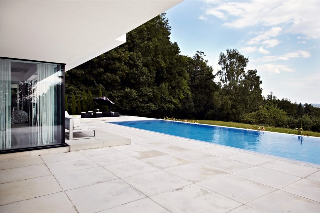 Contemporary Home Open to Panoramic Views