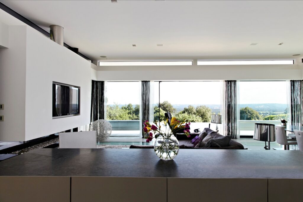 Contemporary Home Open to Panoramic Views