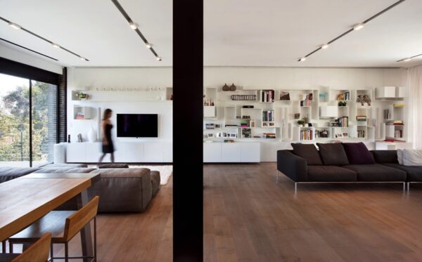 Wide Open Plan with Interesting Elements