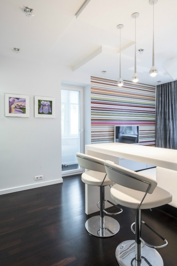 multicolored-stripe-accent-wall | Interior Design Ideas