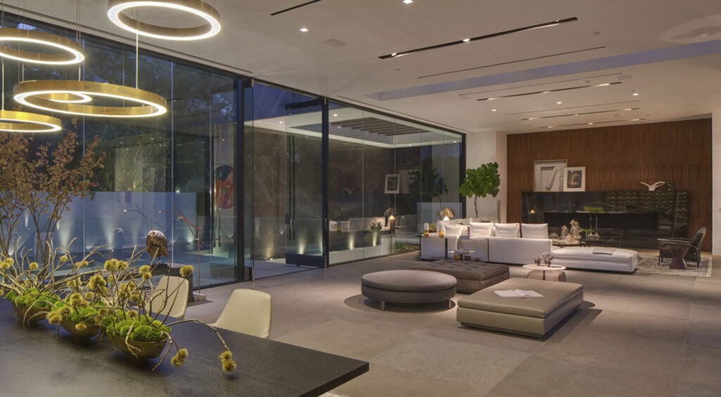 A Dramatic Glass Home Overlooking the L.A. Basin