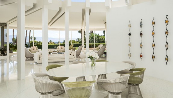smooth-white-dining-table | Interior Design IdeasInterior Design Ideas.
