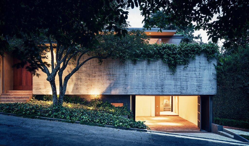 An Atmospheric Approach To Modernist Architecture In Mexico
