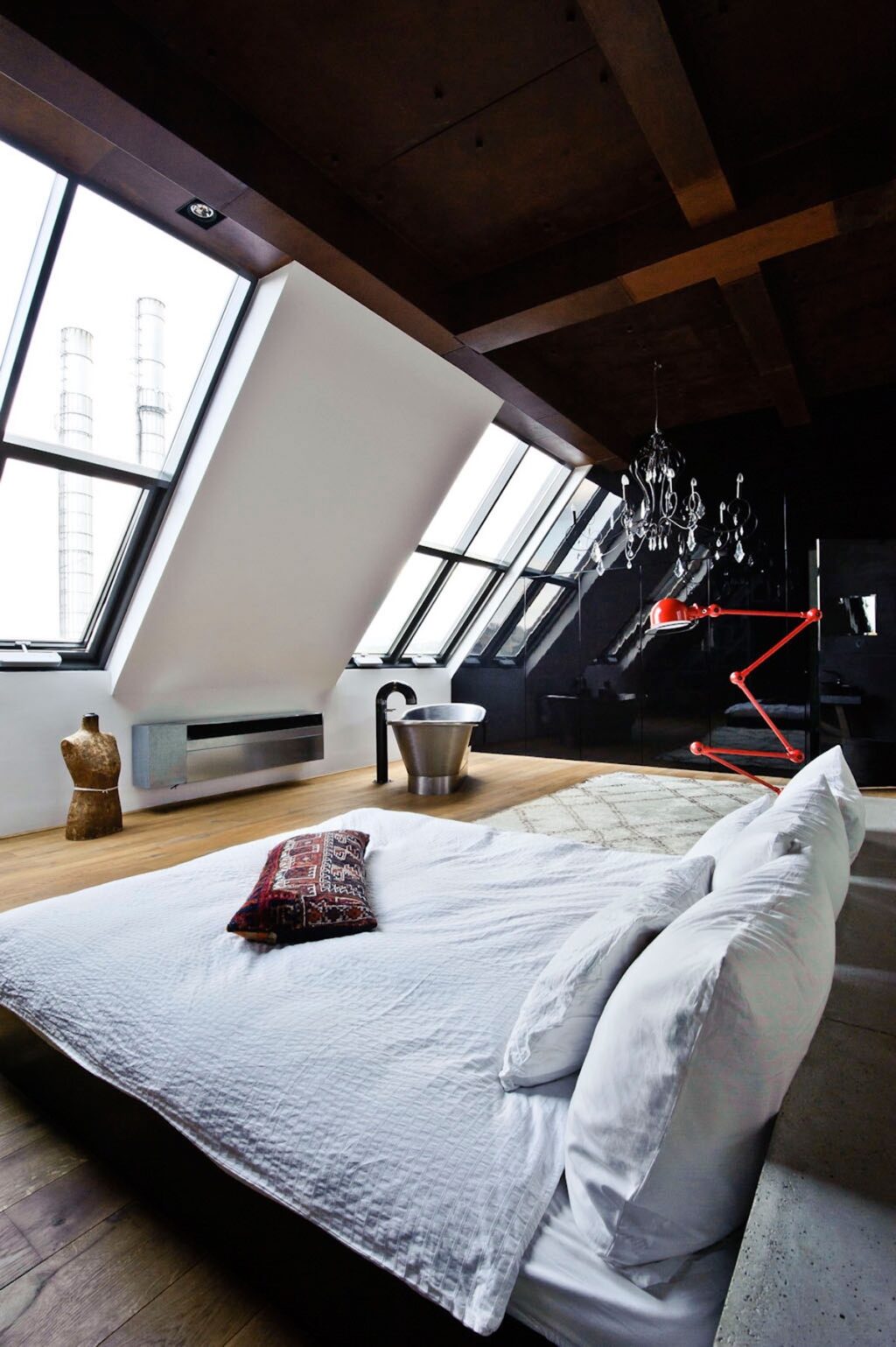 25 Amazing Attic Bedrooms That You Would Absolutely Enjoy Sleeping In