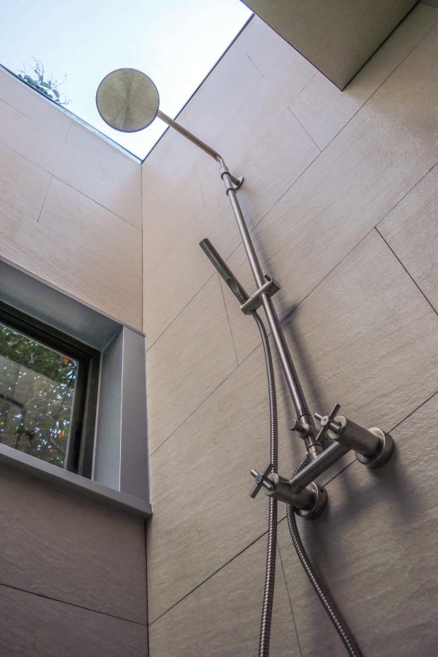 outdoor shower timber home | Interior Design Ideas