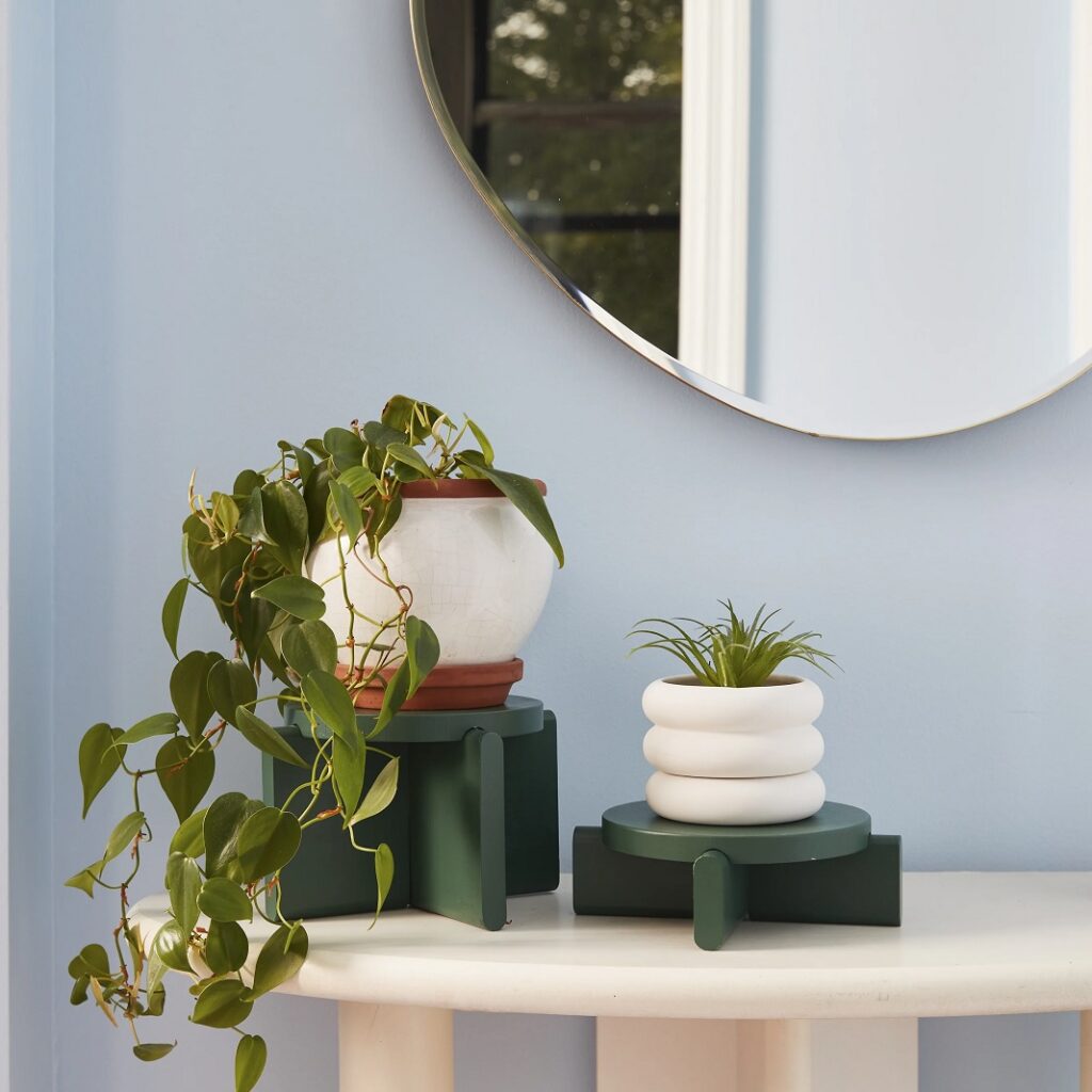 51 Unique, Decorative Plant Stands For Indoor & Outdoor Use