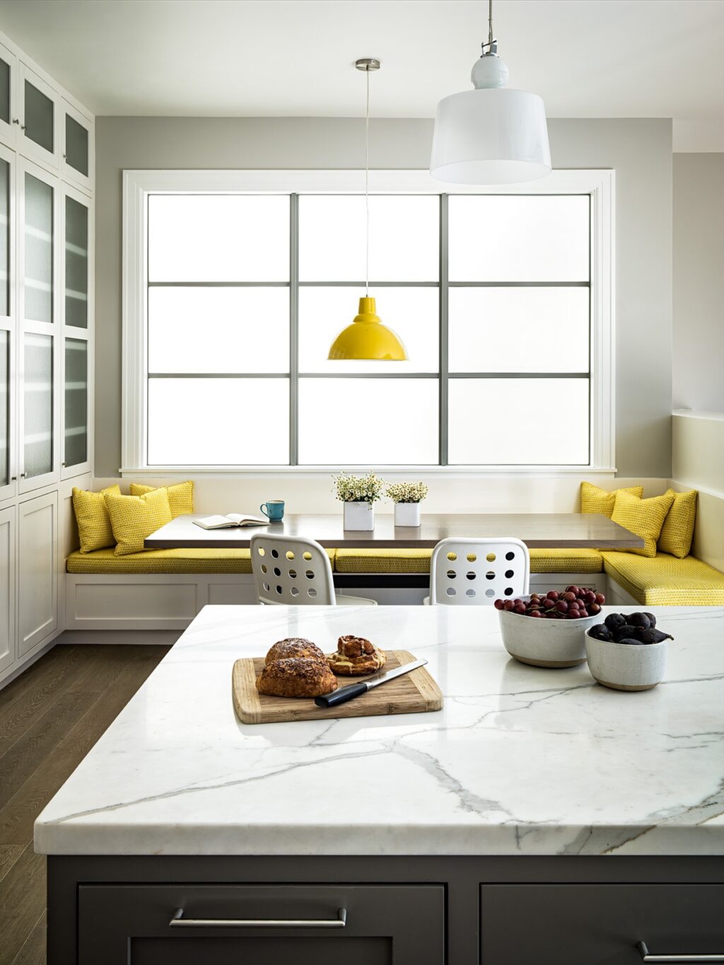 22 Beautiful Breakfast Nooks That Add To Your Kitchen's Charm