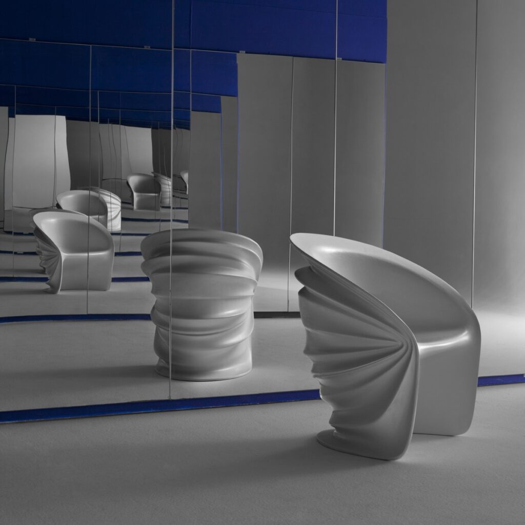 51 Modern Outdoor Chairs To Elevate Views of Your Patio & Garden