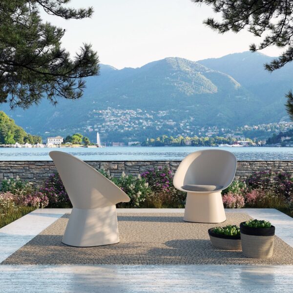 51 Modern Outdoor Chairs To Elevate Views of Your Patio & Garden
