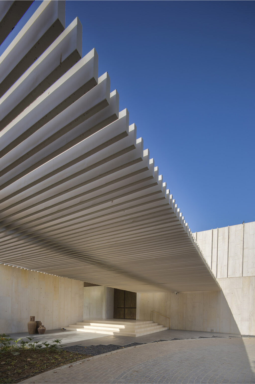 Cross Shaped Modern Home In Peaceful Landscaped Gardens