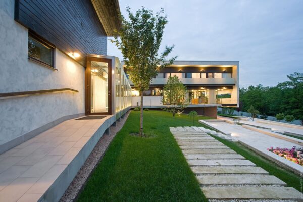 Modern Home Design Maximises On Botanical Park Views