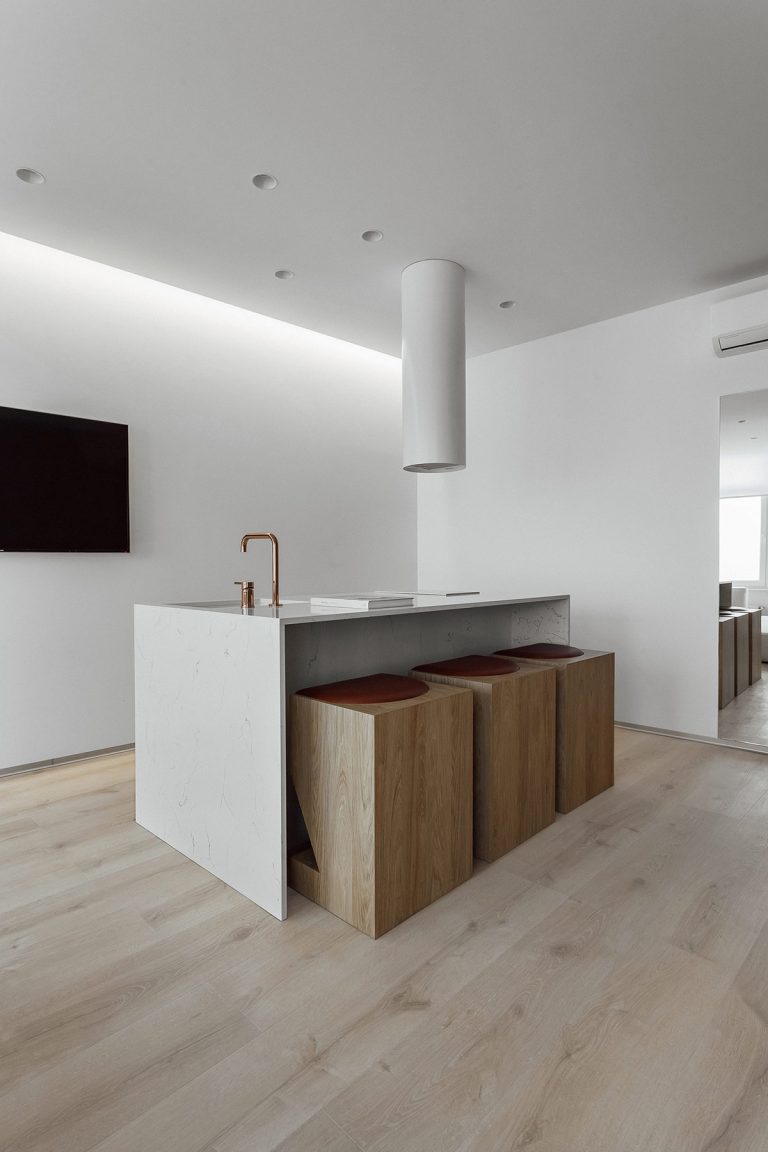 Three Modern Apartment Interiors Under 40 Square Meters (With Layouts)