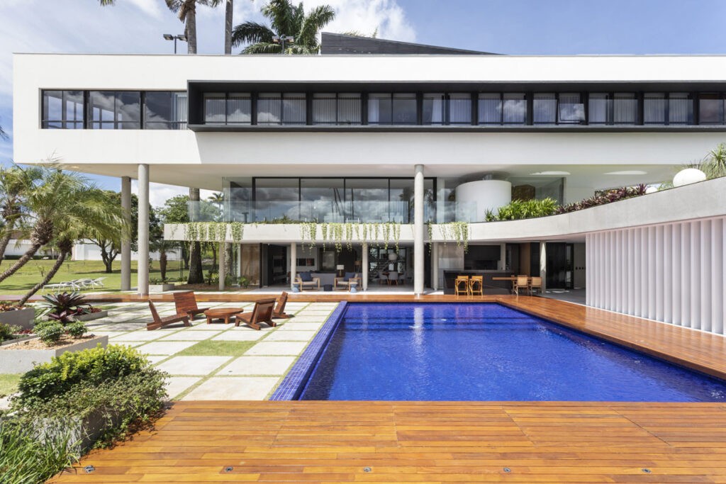 Lake House With Pool Deck And Open Plan Family Zone