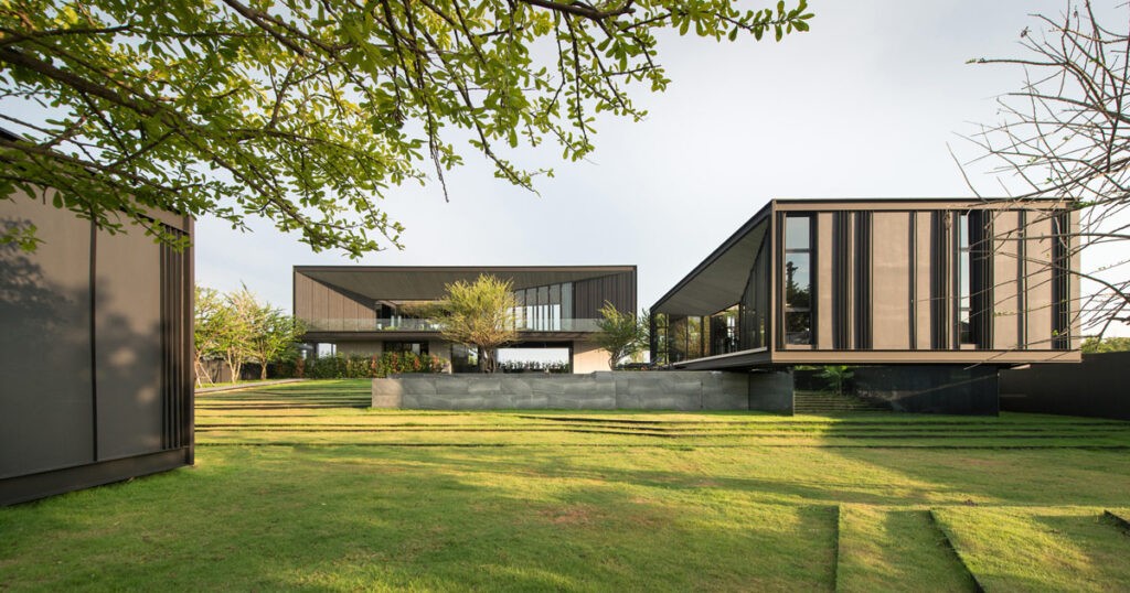 Unique Architecture With Oblique Lines and Multiple Courtyards