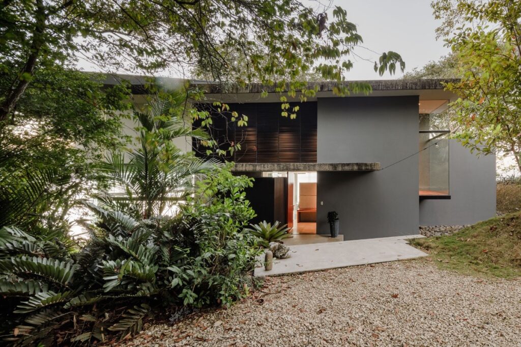 A Costa Rican Cliff House With Spectacular Ocean Views