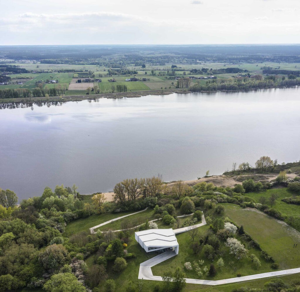 Unique Hillside Property With An Integrated Wrap Around Road