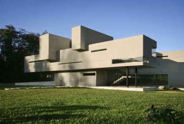51 Brutalist House Exteriors That Will Make You Love Concrete Architecture