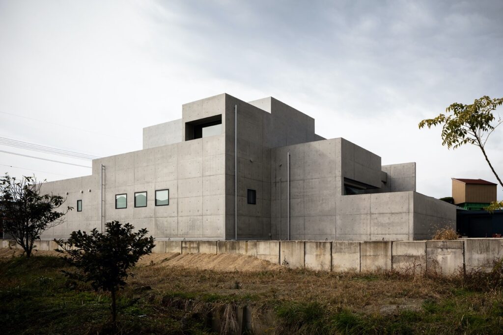 51 Brutalist House Exteriors That Will Make You Love Concrete Architecture