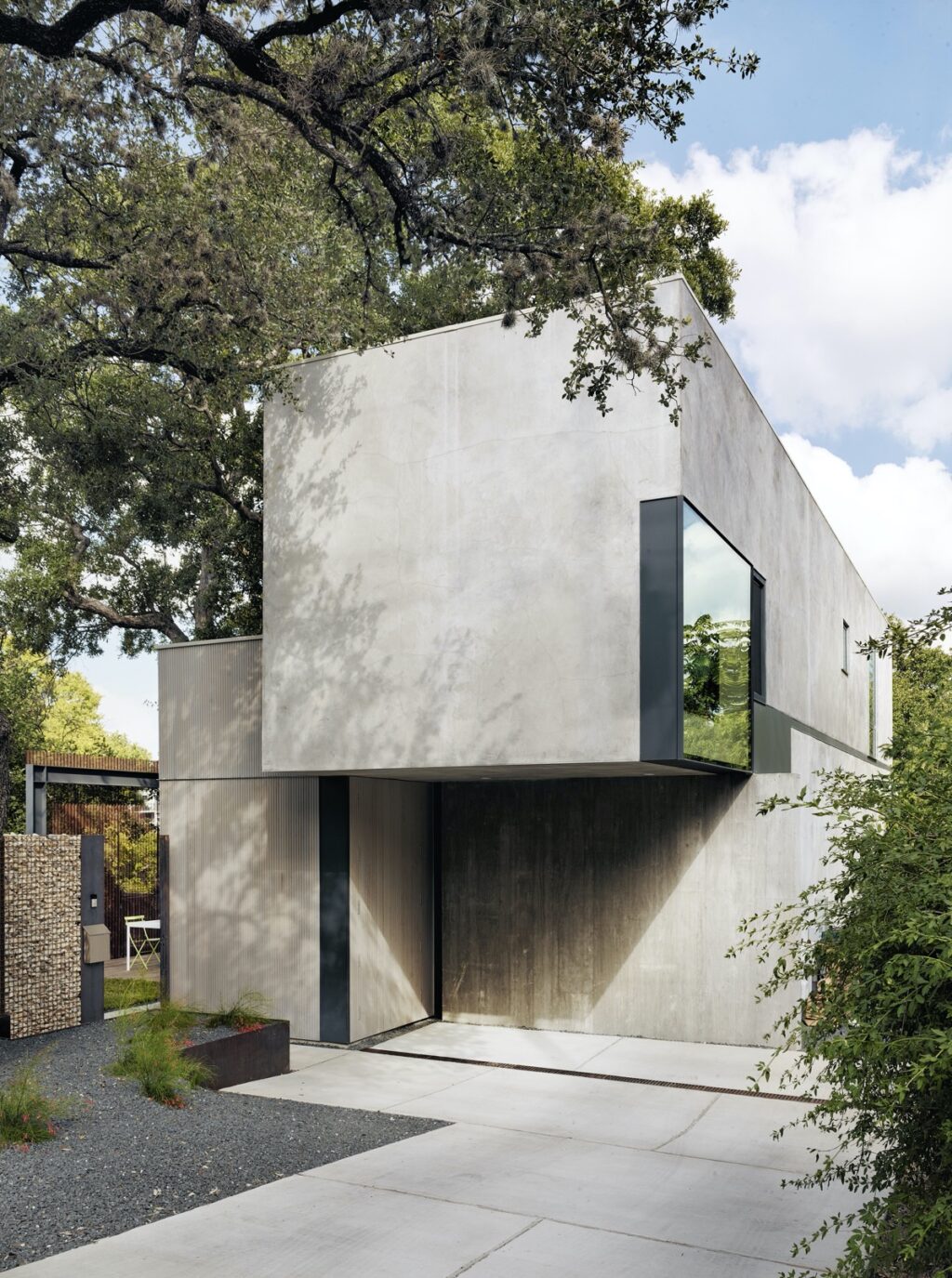 51 Brutalist House Exteriors That Will Make You Love Concrete Architecture