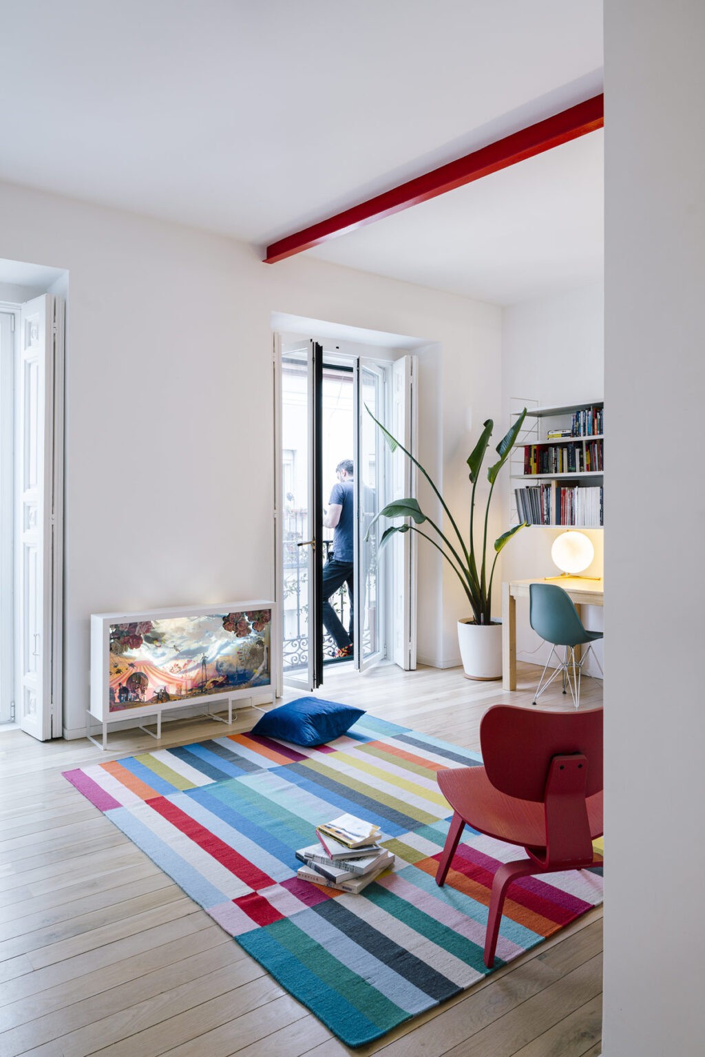 Unique Interiors Enlivened With Multicolour Decor