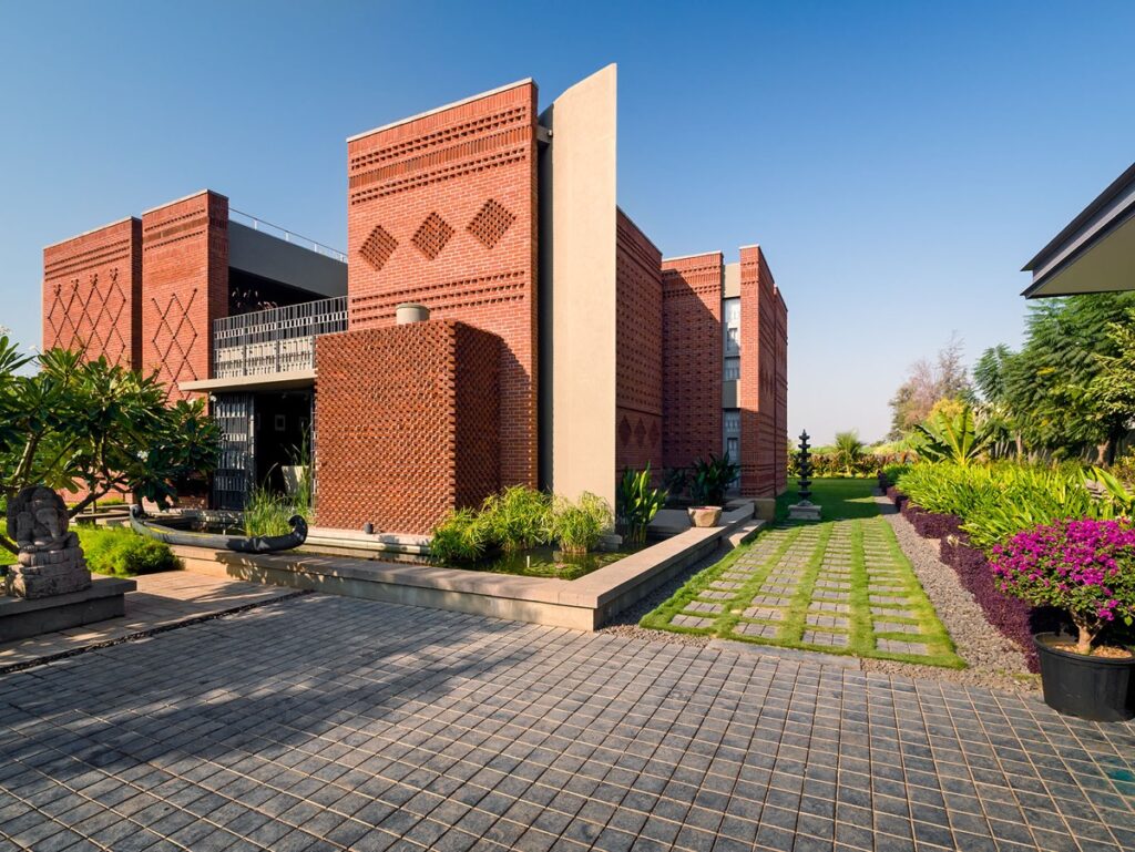 40 Luxury House Exteriors To Spark Dreams And Aspirations