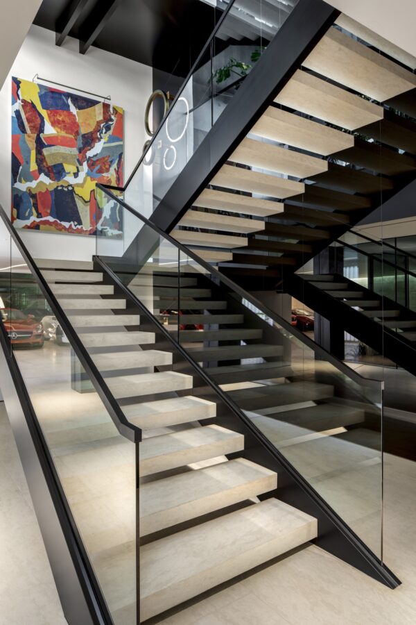 Hillside Home In Los Angles With Layered Pool Design