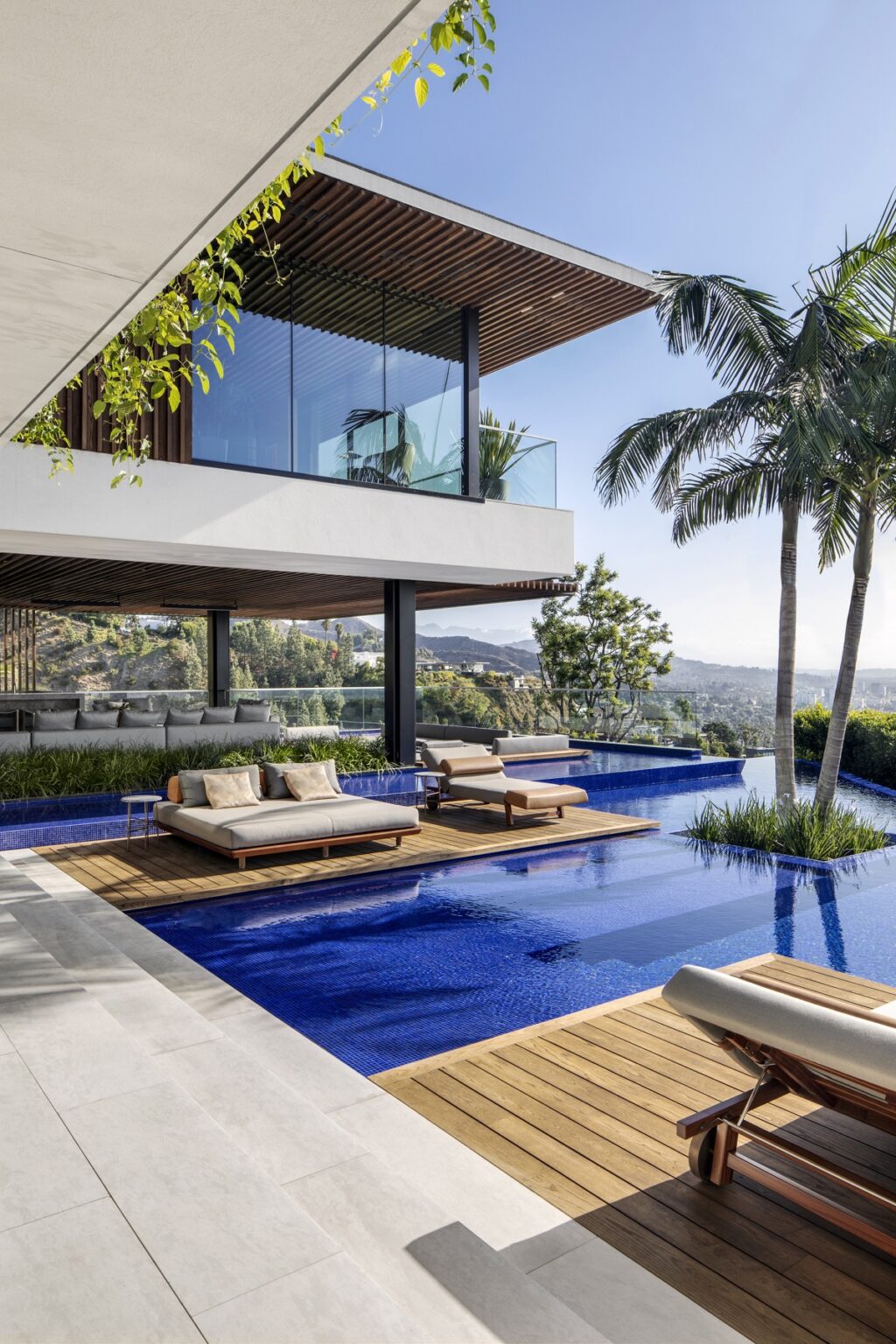 Hillside Home In Los Angles With Layered Pool Design