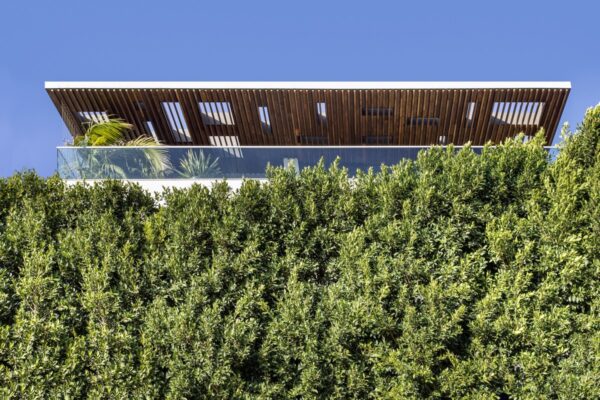 Hillside Home In Los Angles With Layered Pool Design