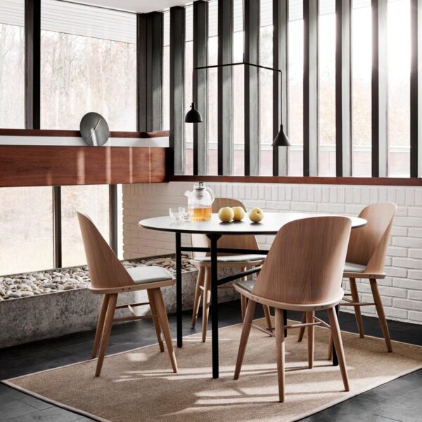 51 Side Chairs with Versatile Placement Possibilities