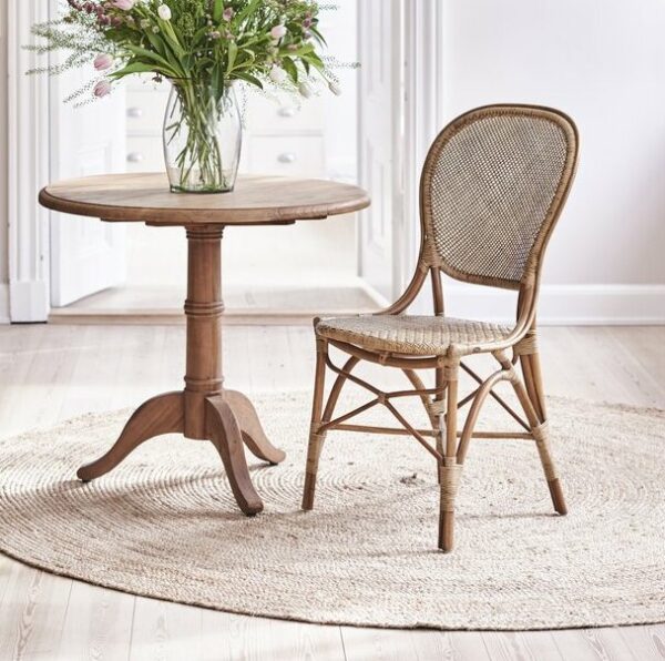 51 Side Chairs with Versatile Placement Possibilities
