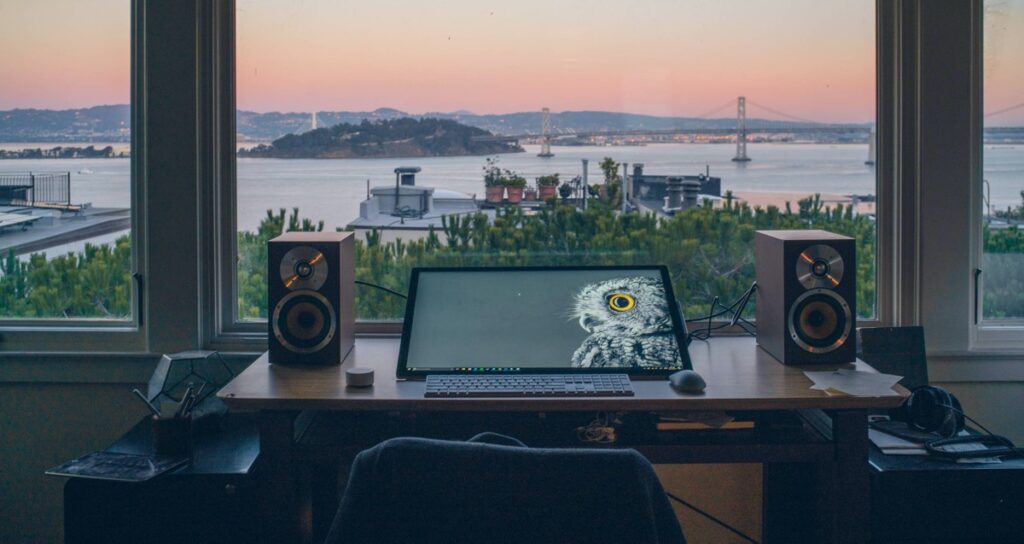 40 Workstation Setups That We Really Like