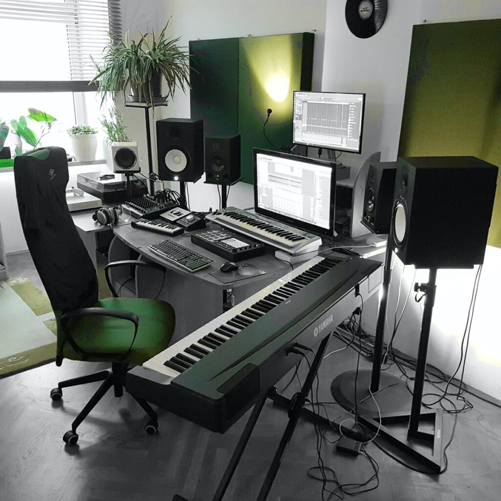 40 Workstation Setups That We Really Like