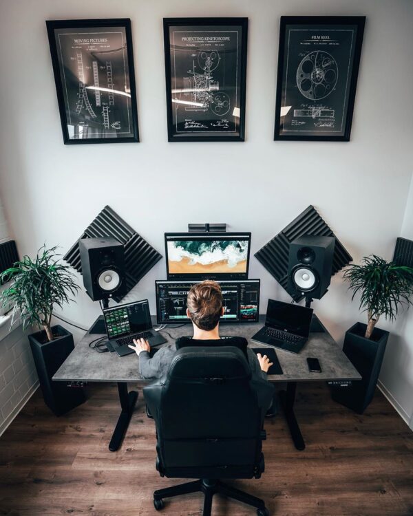 40 Workstation Setups That We Really Like
