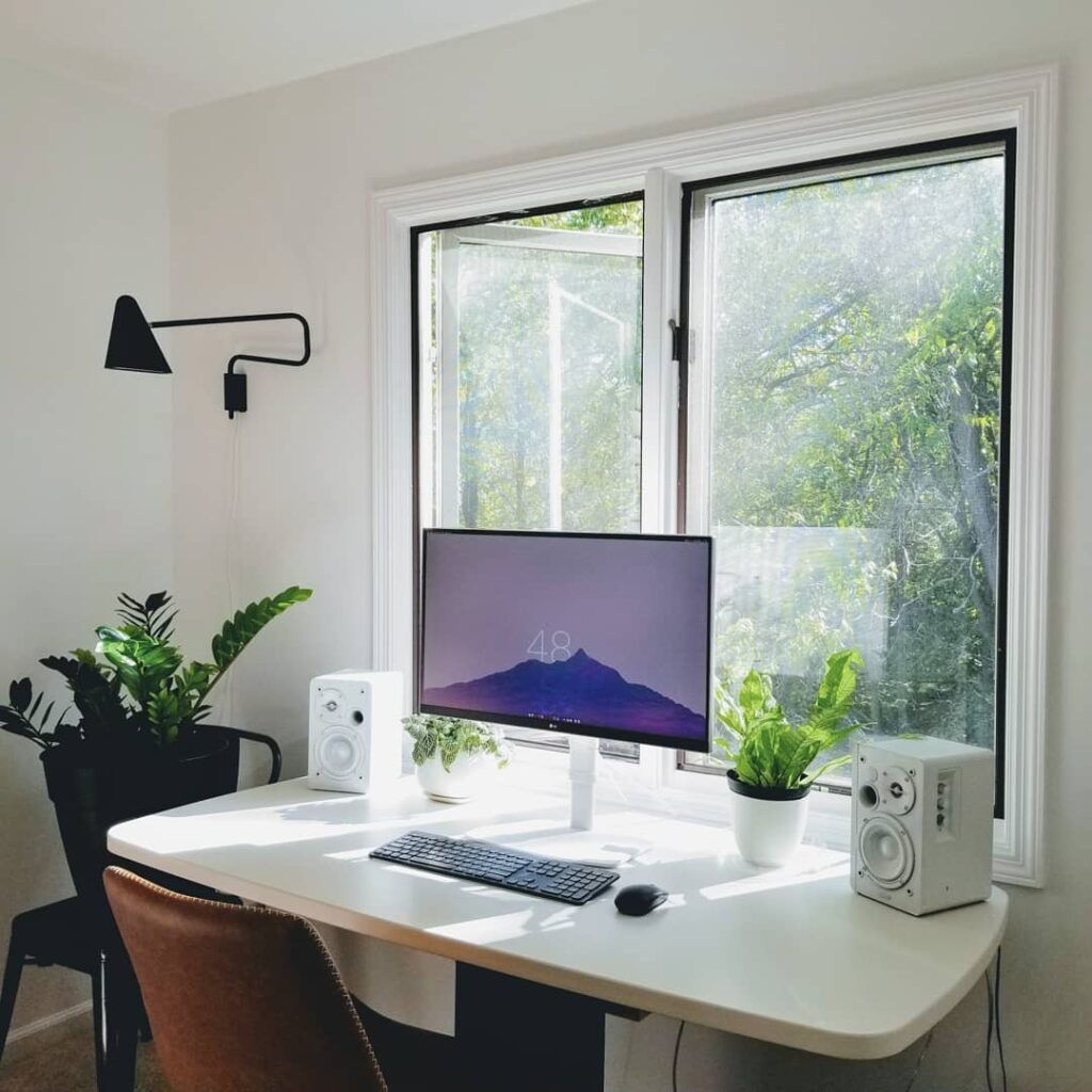 40 Workstation Setups That We Really Like