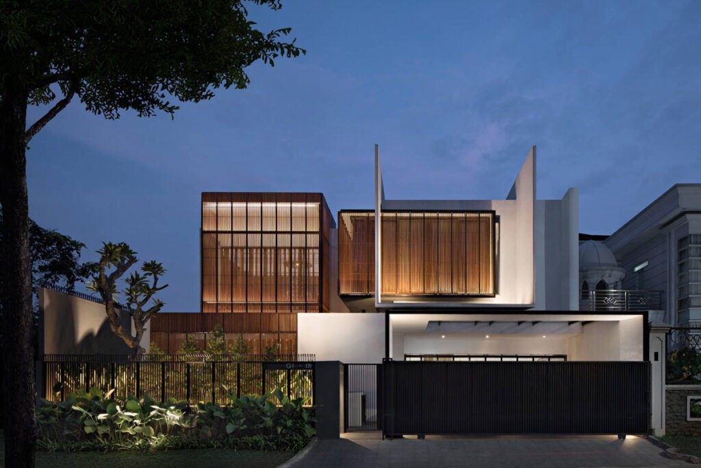 Serene Timber Screen House in Jakarta