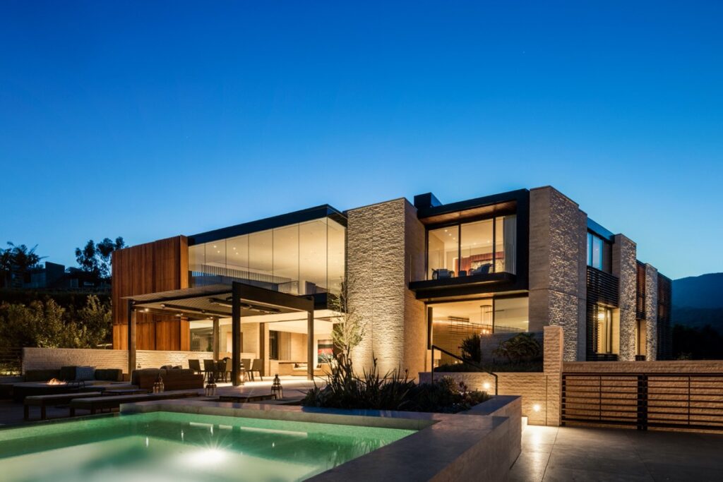 Luxurious Los Angeles Hillside Home With Beautiful Views