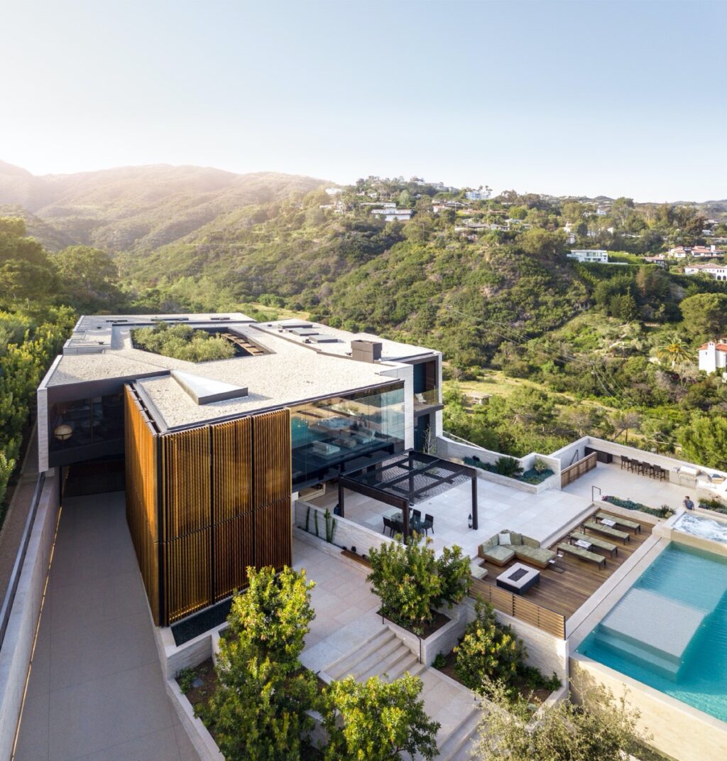Luxurious Los Angeles Hillside Home With Beautiful Views