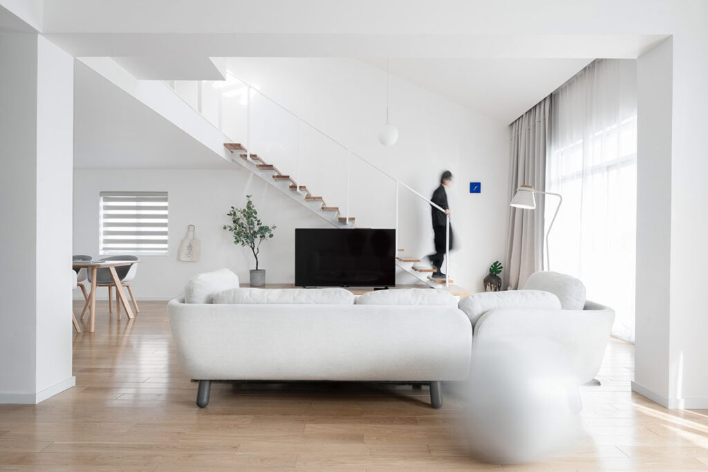 Expanding Modern Interiors With Minimalist White Decor