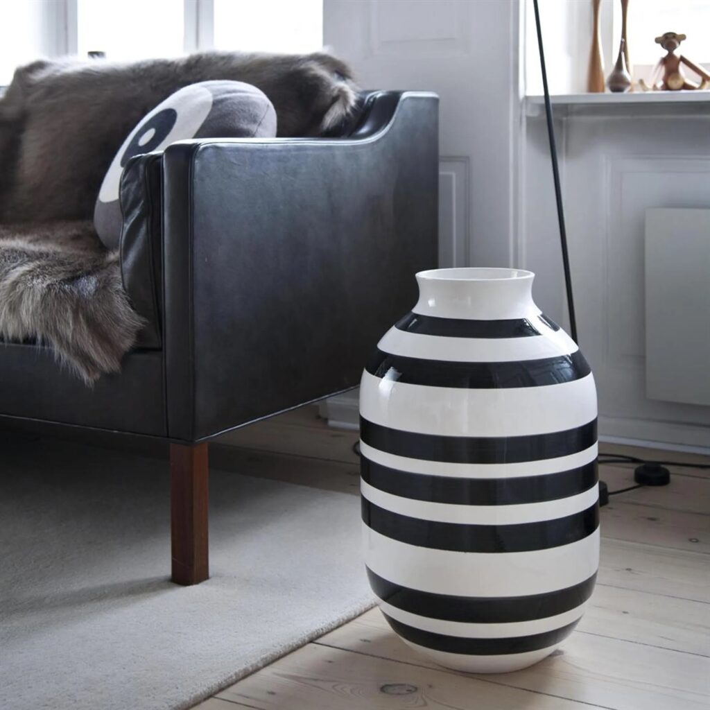 51 Floor Vases with Endless Decor Potential for Any Interior Style