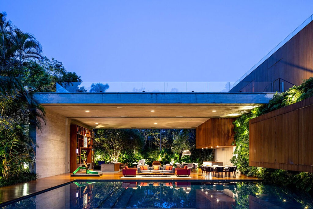 Luxury Open Concept Home With Pool & Party Room In Brazil