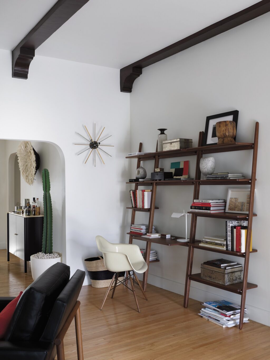 51 Bookcases to Organize Your Personal Library with Style