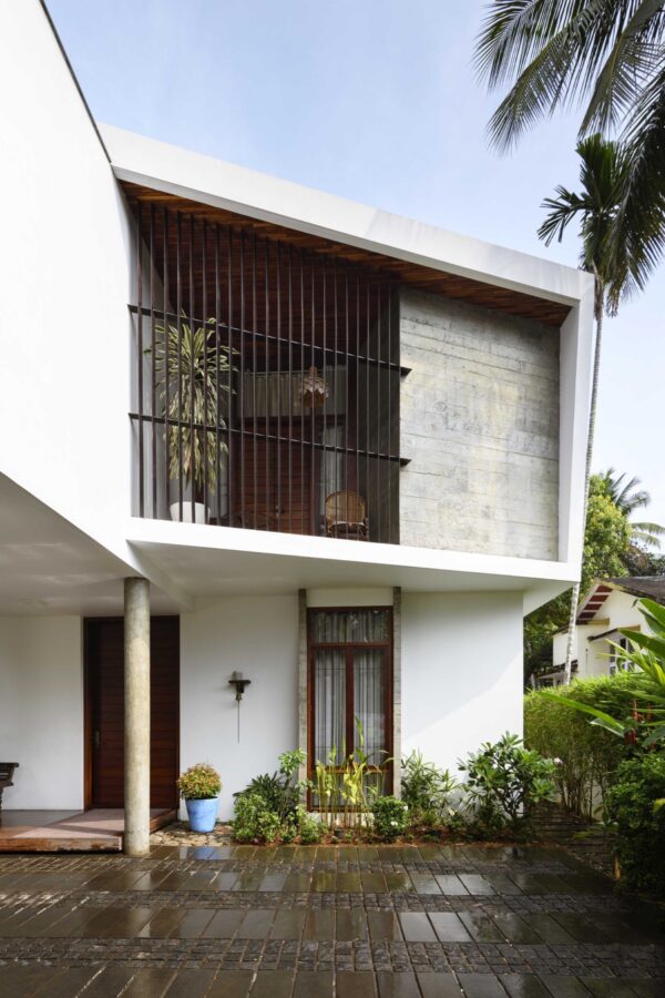 Modern Indian House With A Beautiful Indoor Pond [Video]