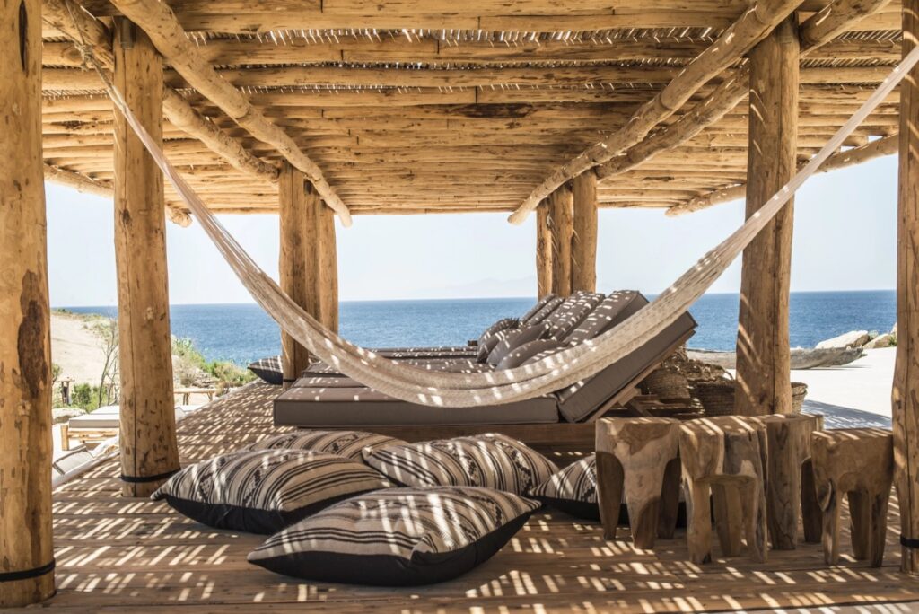 How To Tastefully Integrate Hammocks In Interiors, Exteriors And ...