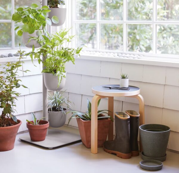 44 Entryway Stools to Make Your Threshold Stylish and Functional