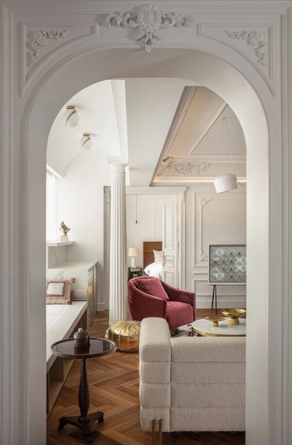 French Neoclassical Interiors With Pleasant Pops Of Colour