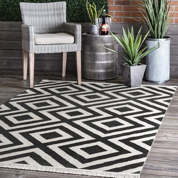 51 Black and White Rugs with Striking High-Contrast Appeal