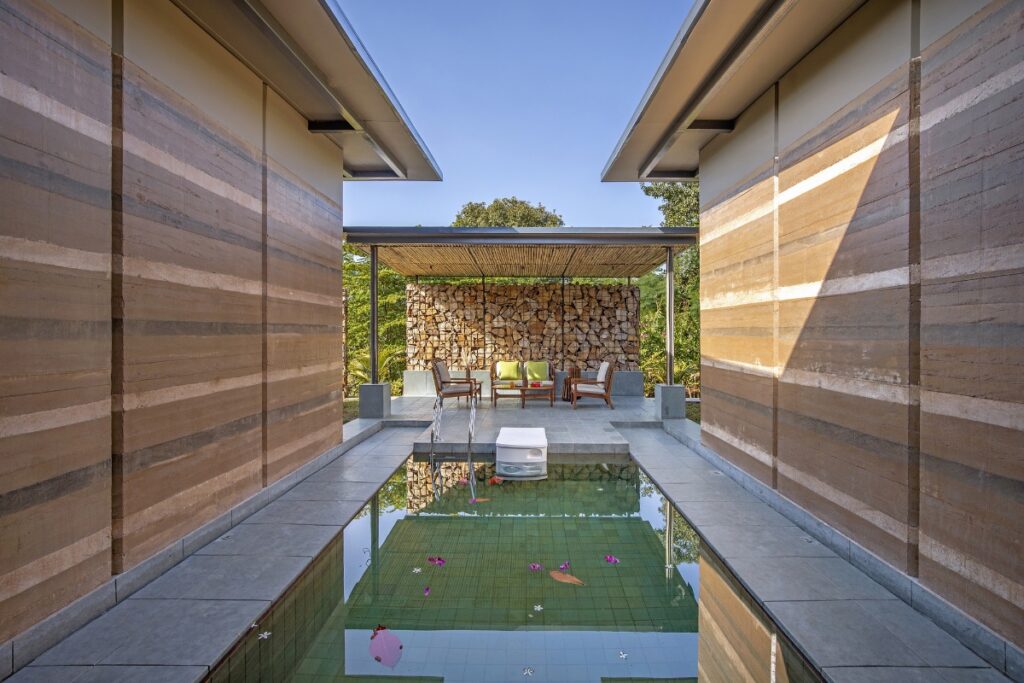 A Modern Rammed Earth House That Emphasizes Sustainability [Video]