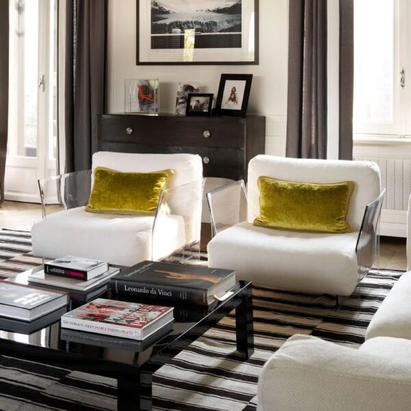 51 Clear Chairs That Put a Fresh Spin on Modern Minimalism