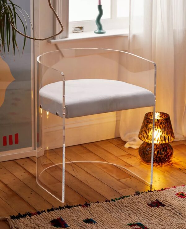 51 Clear Chairs That Put a Fresh Spin on Modern Minimalism