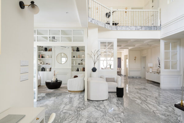 Distinctive Colonial Style Home With Ethereal Interior